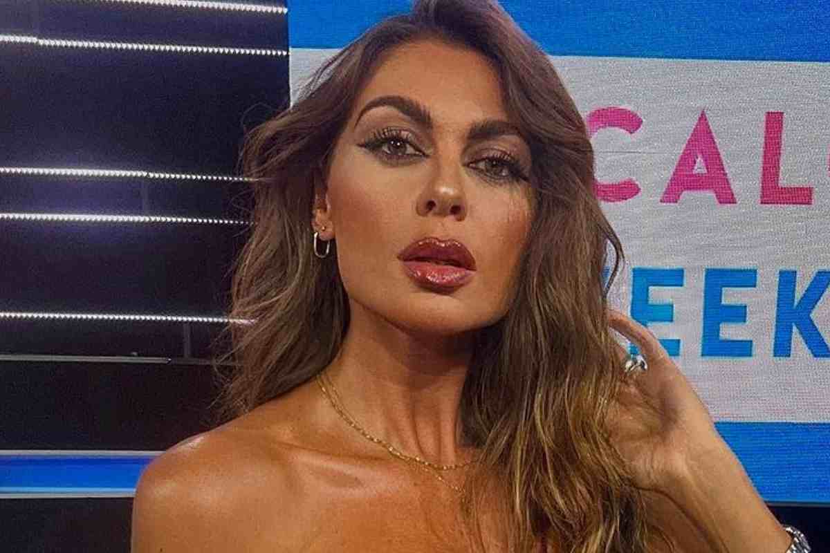 "Questa non è Ibiza", ma Jolanda De Rienzo è senza freni: look scollato ...