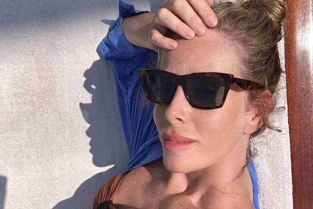 Alessia Marcuzzi da urlo: la copre solo il braccio