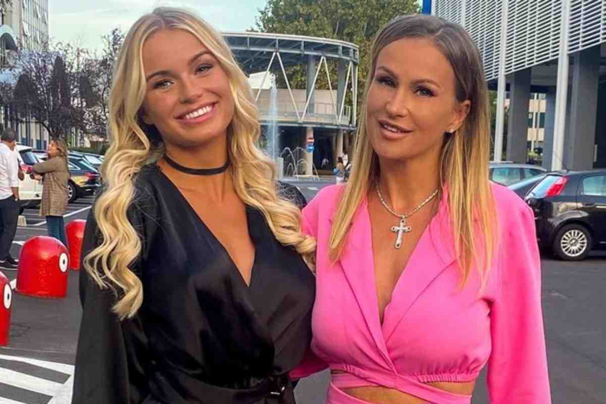 In bikini sulla barca: Eva e Mercedesz insieme, è delirio