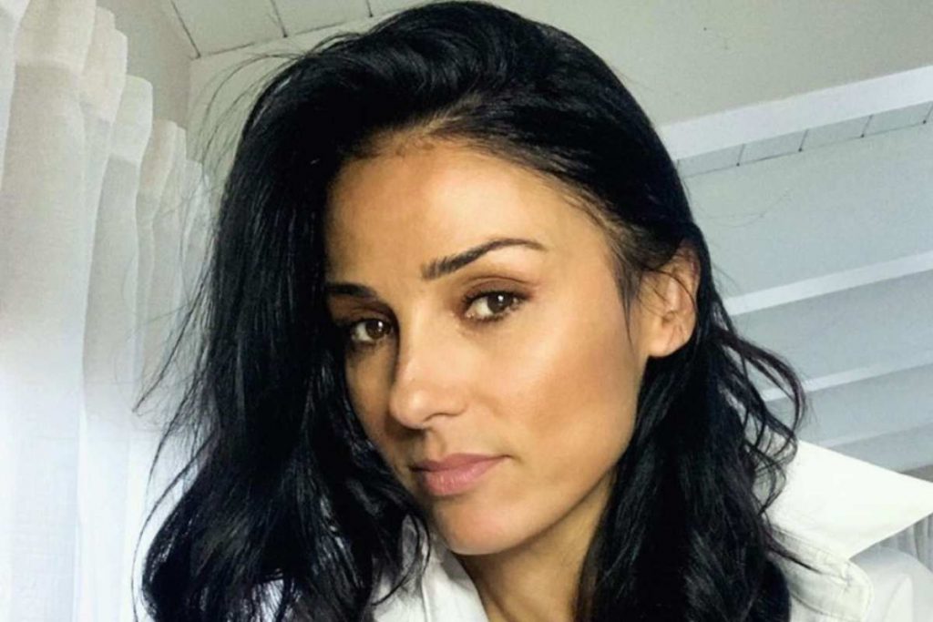 Monica Somma è scatenata: il decolleté natalizio è davvero speciale ...