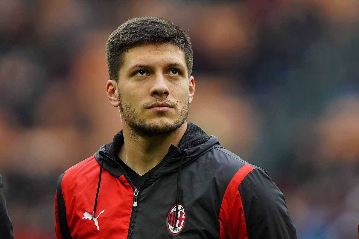 Jovic cambia maglia in Italia, lascia il Milan per la rivale Jovic cambia maglia in Italia, lascia il Milan per la rivale